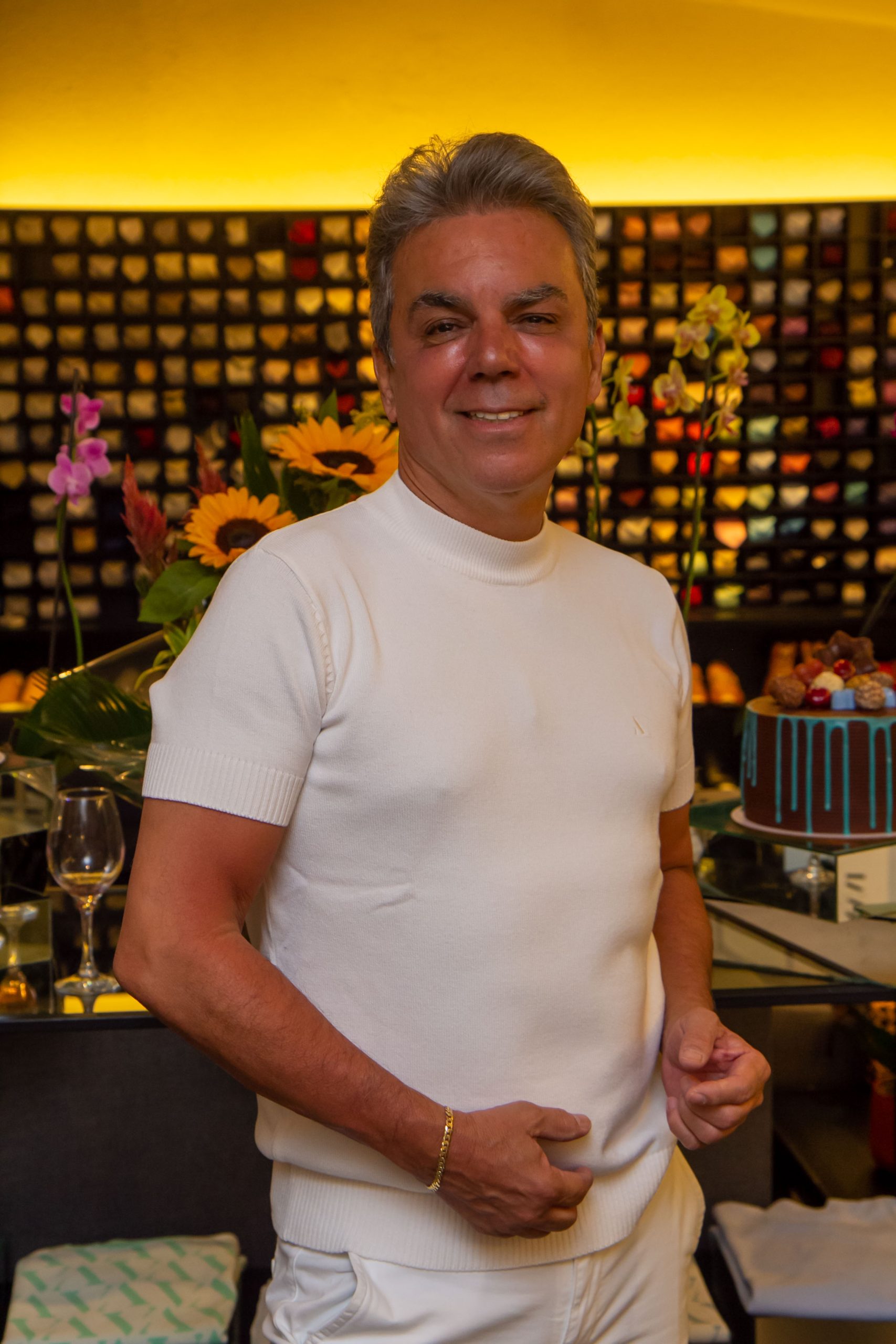 Ivan Aguilar Lança Coleção de Verão Celebrando a Bossa Nova em Desfile ...