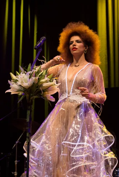 Vanessa da Mata Celebra Duas Décadas de Carreira com a Turnê ‘Vem Doce’ – Revista Ekletica