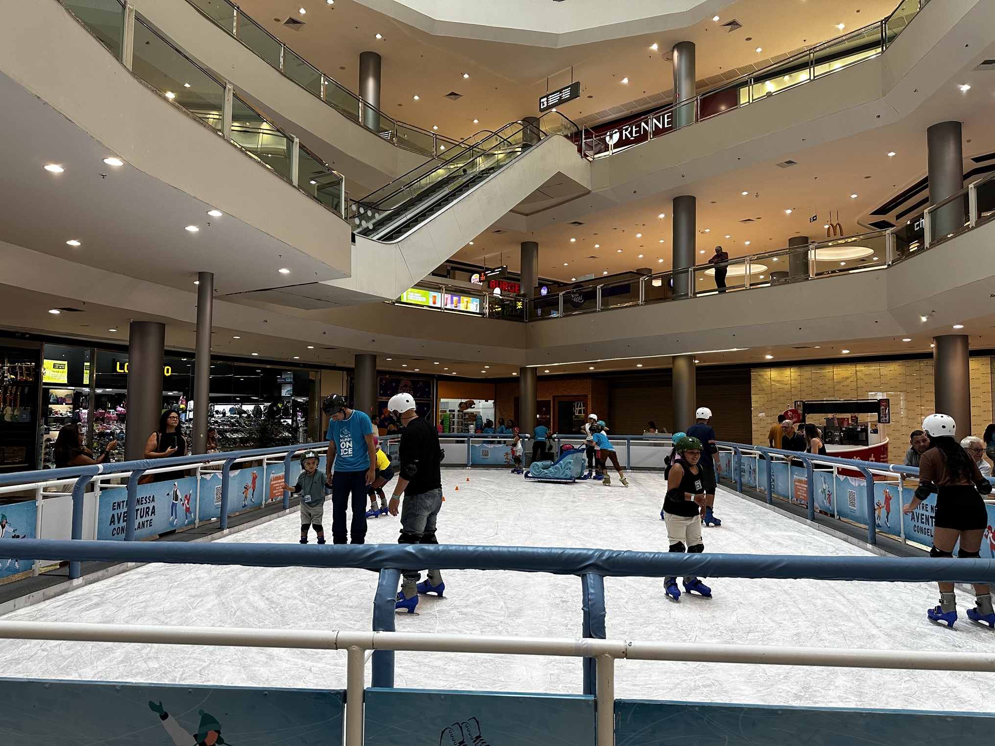 Mais 30 dias para patinar no gelo na pista Happy on Ice – Revista Ekletica