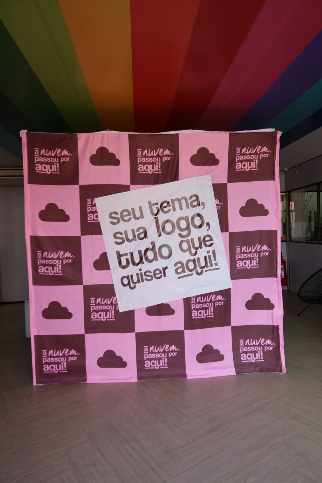 Linha de Backdrops Portáteis com Foco em Praticidade e Impacto Visual ...