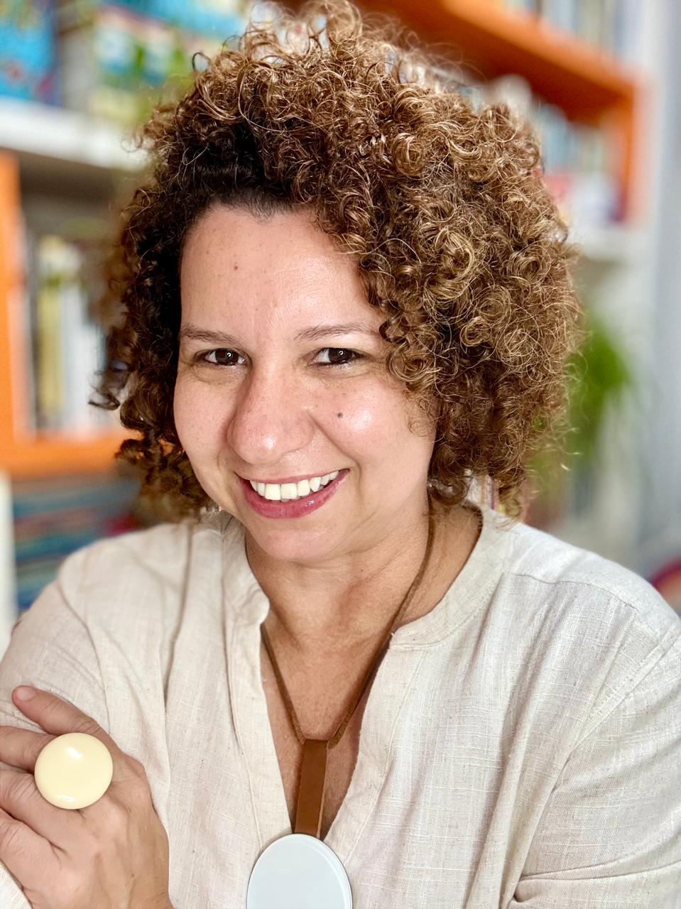 Lilian Menenguci inicia turnê literária pelo Brasil – Revista Ekletica